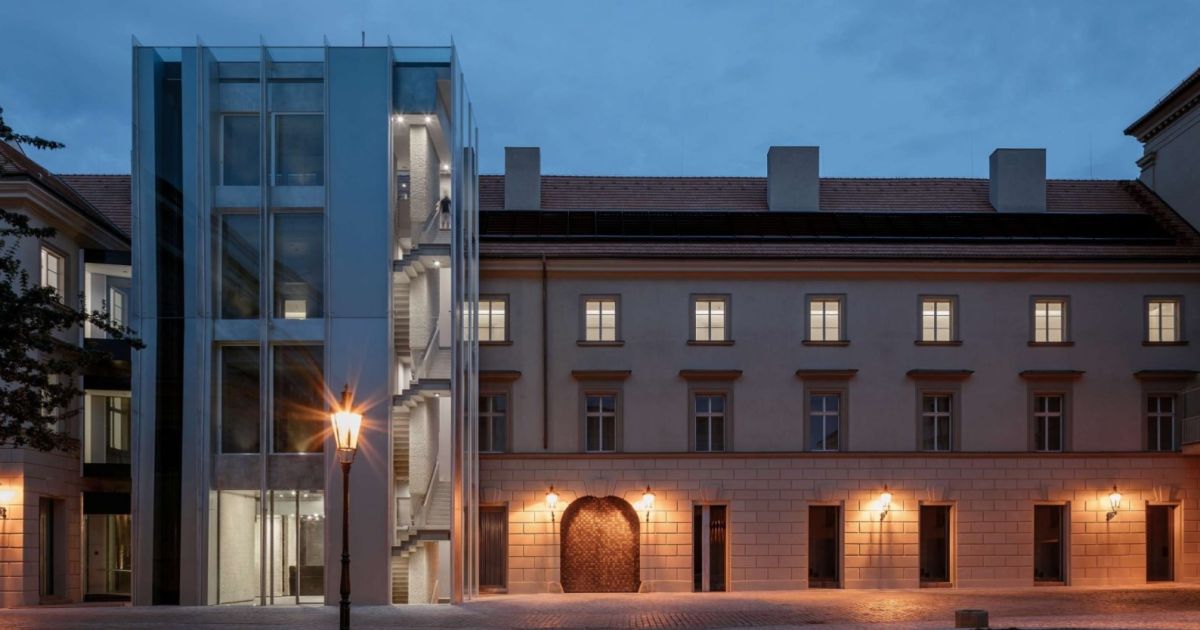 Věž ze skla a betonu, to je rekonstrukce historické stavby v duchu ...